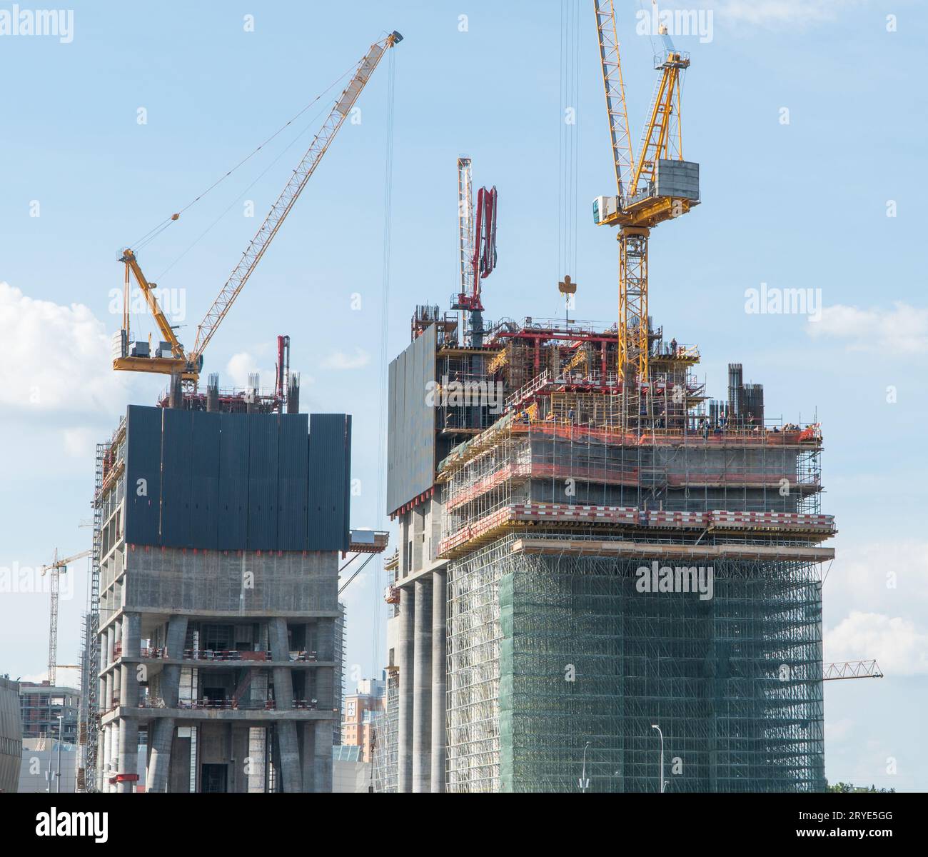 Scaffolding tower construction worker hi-res stock photography and ...