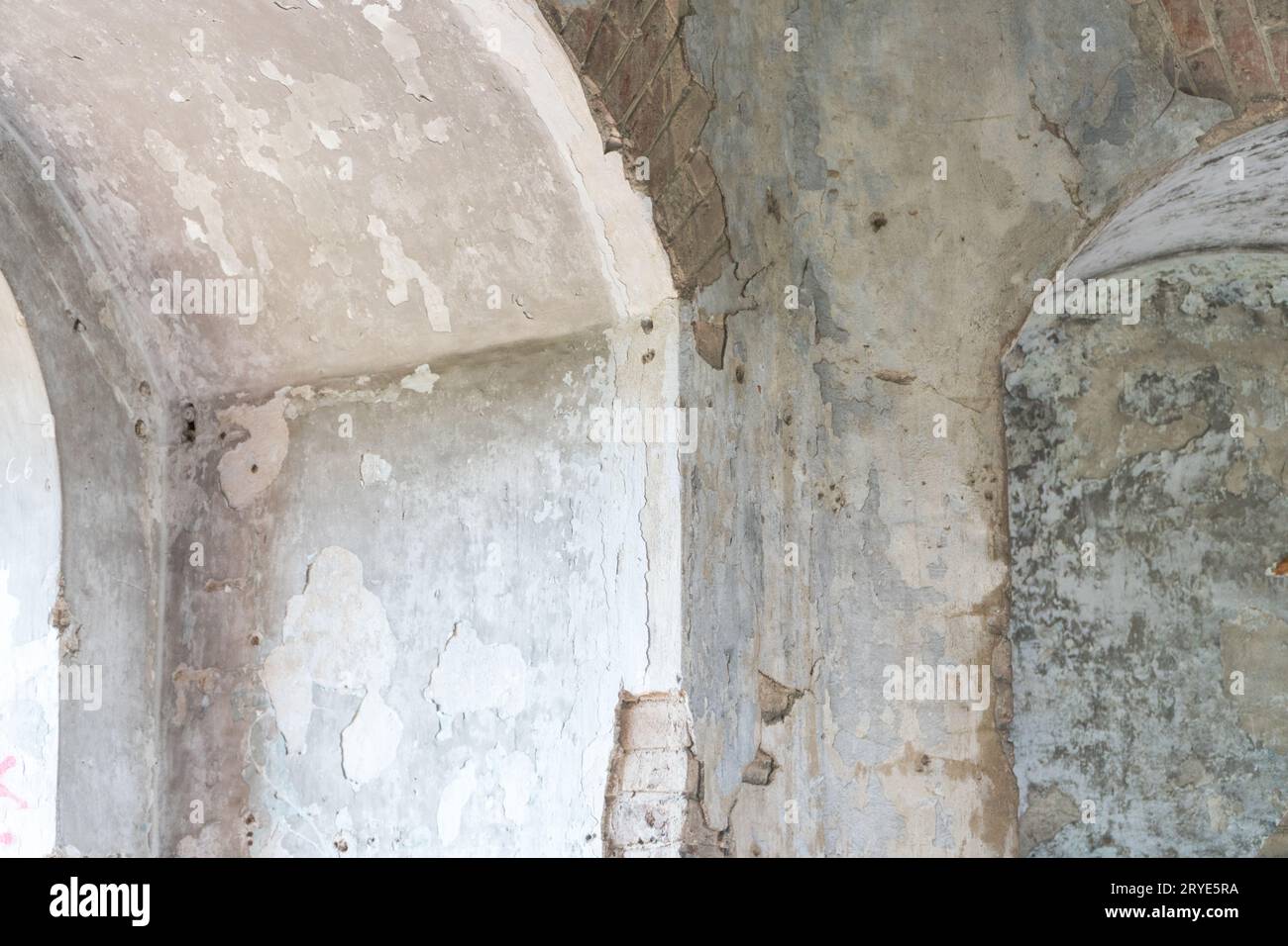 Interior of damaged building hi-res stock photography and images - Alamy