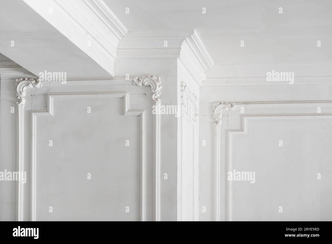 Plaster molding in the room Stock Photo - Alamy