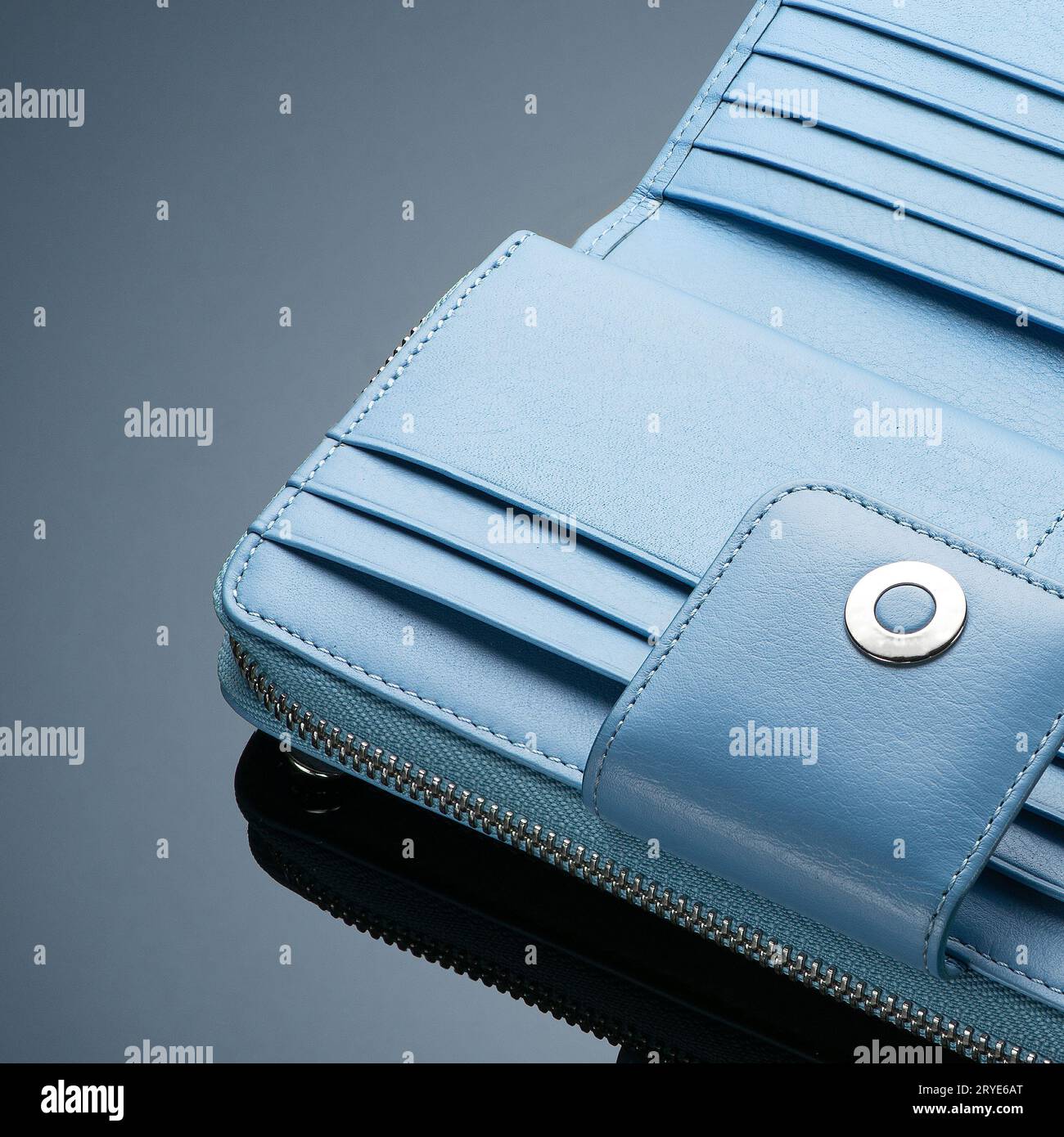 Women wallet hi-res stock photography and images - Alamy