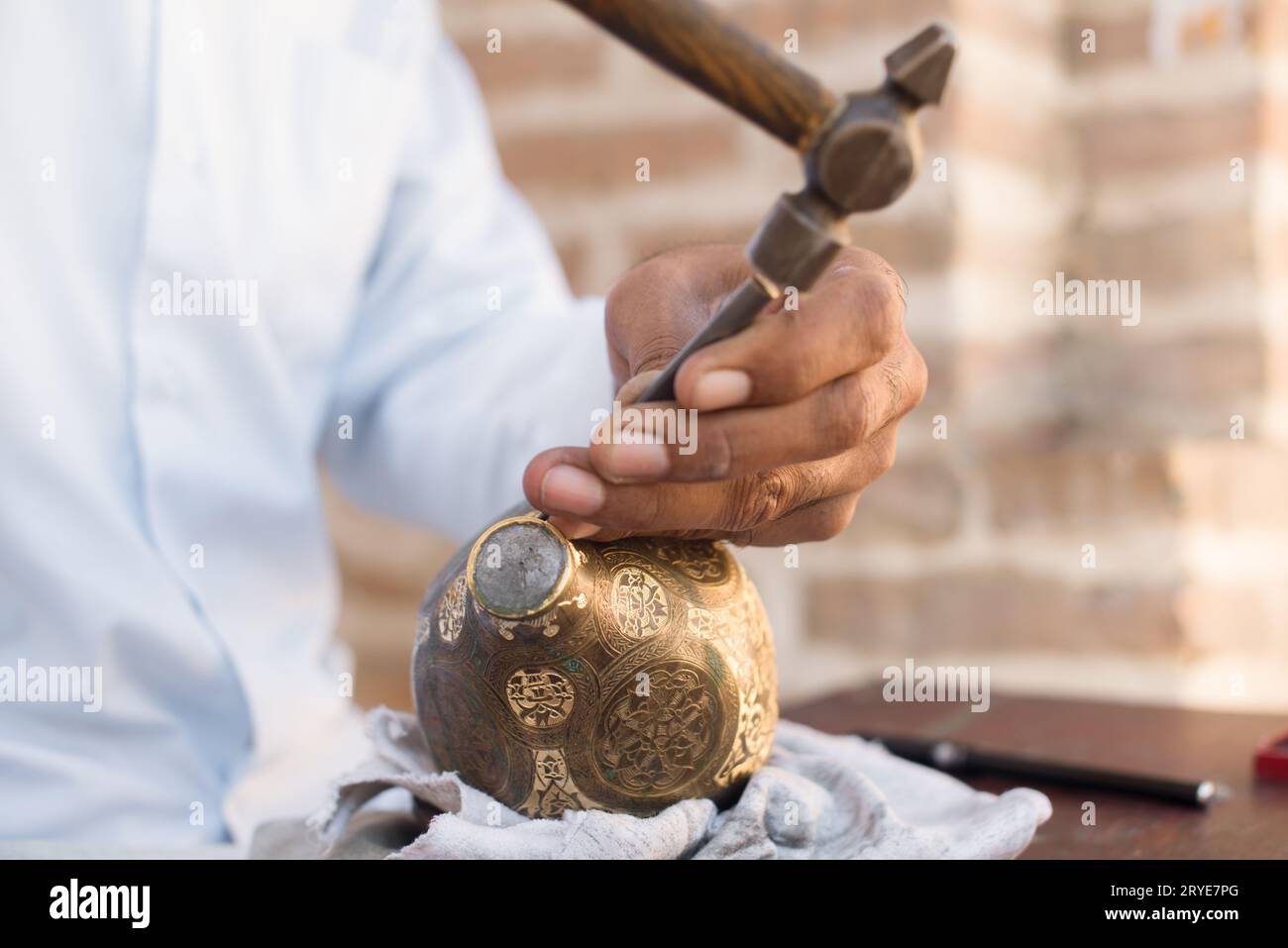 Copper hammer dish hi-res stock photography and images - Alamy