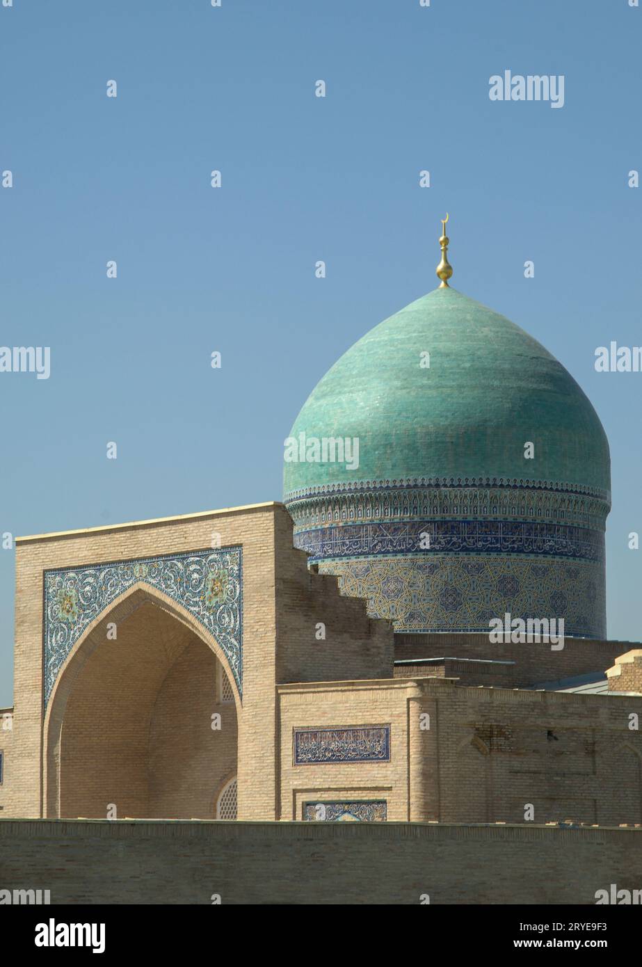 Middle east blue sky hi-res stock photography and images - Alamy