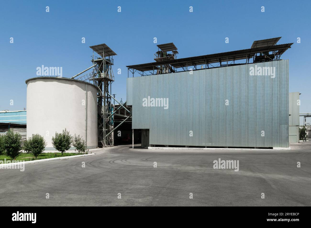 Old industrial storage building hi-res stock photography and images - Alamy
