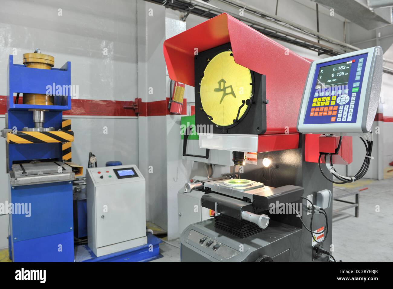 Profile projector for measurement Stock Photo - Alamy