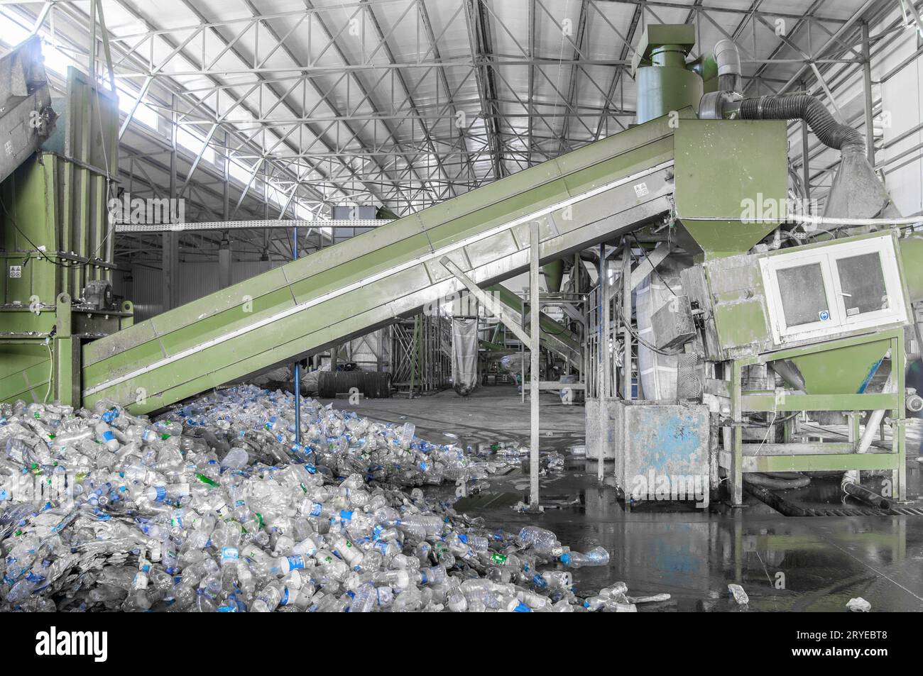 Factory plastic bottle recycling processing hi-res stock photography ...