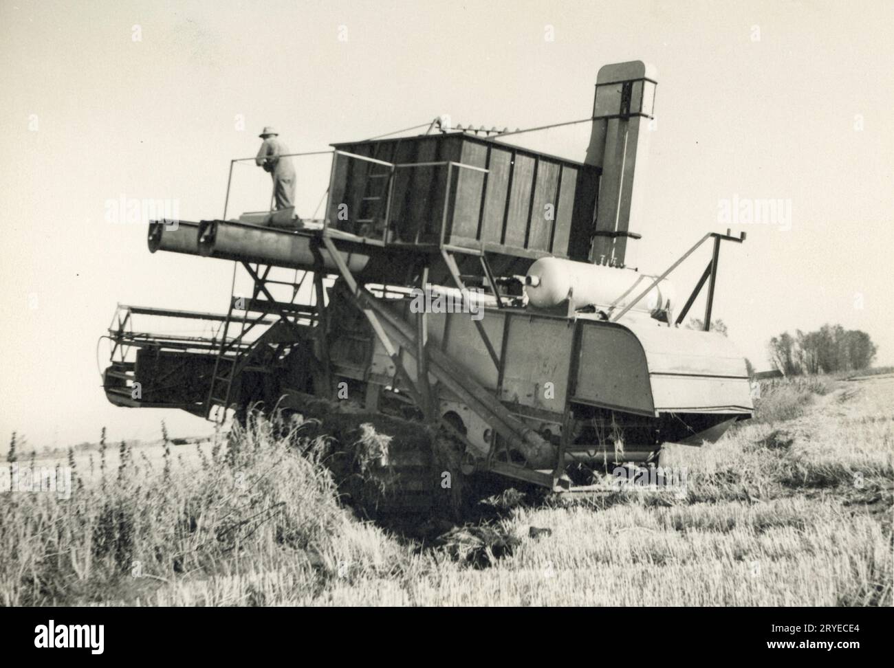 Vintage farm equipment hi-res stock photography and images - Alamy
