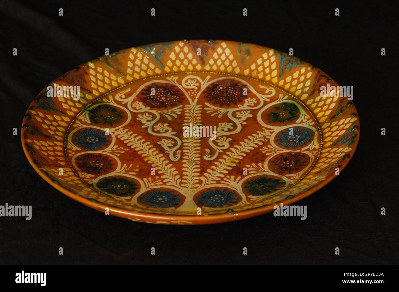 Antique ceramic plate hi-res stock photography and images - Alamy