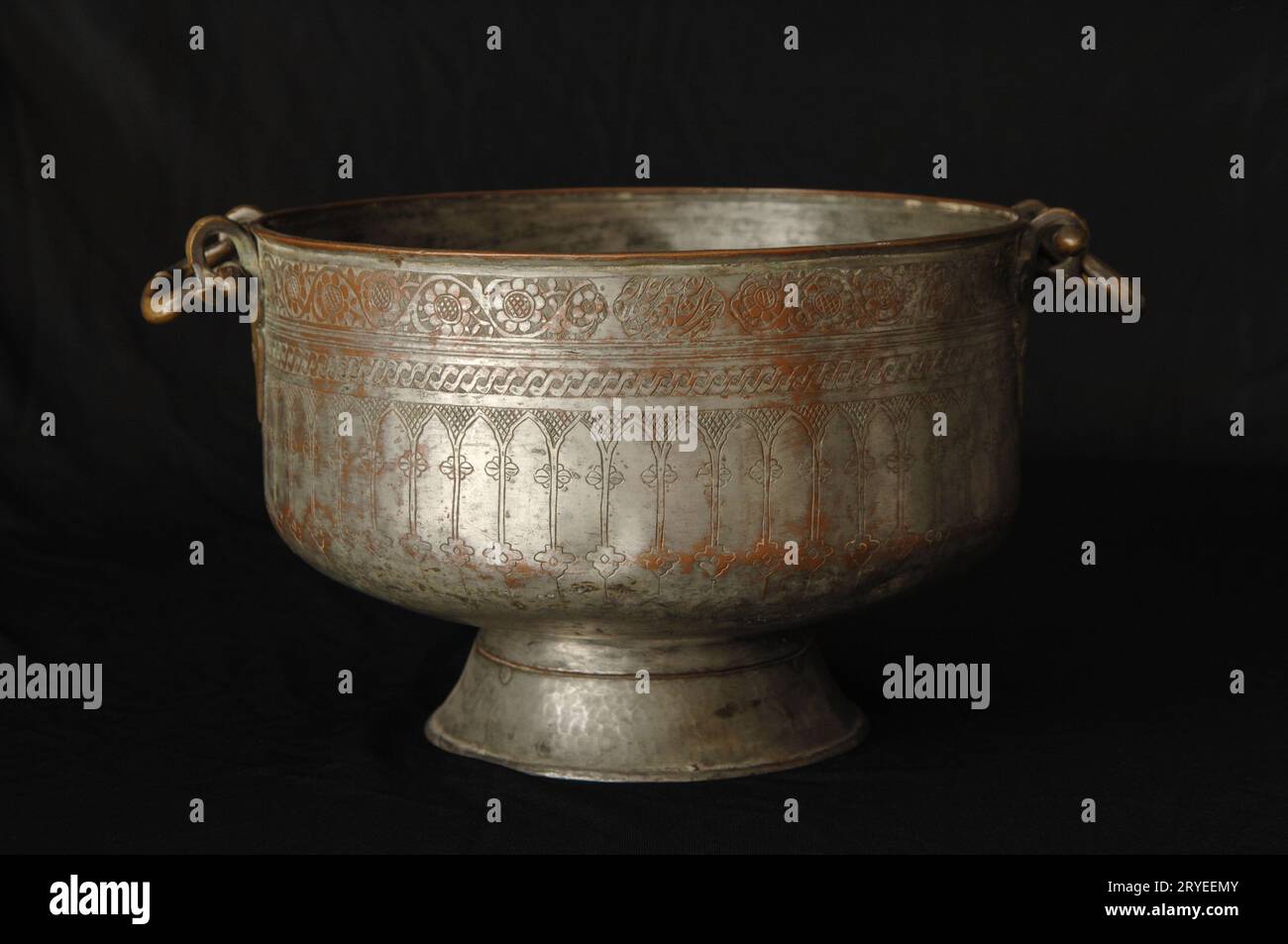 Traditional brass utensils hi-res stock photography and images - Alamy