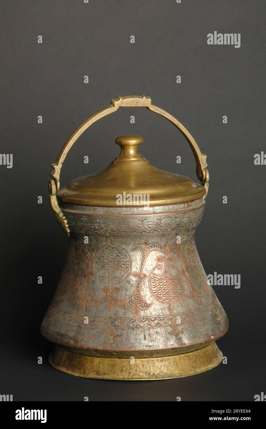 Traditional brass utensils hi-res stock photography and images - Alamy