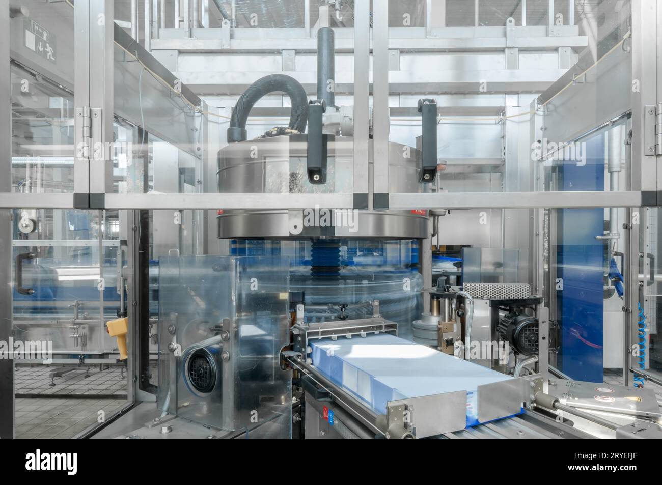 Bottled water factory production line hi-res stock photography and ...