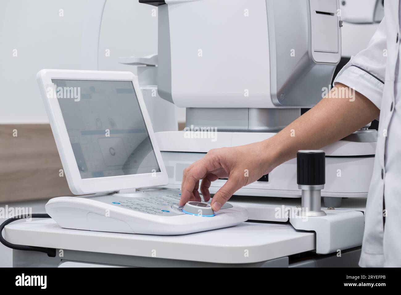 Eye test chart machine hi-res stock photography and images - Alamy