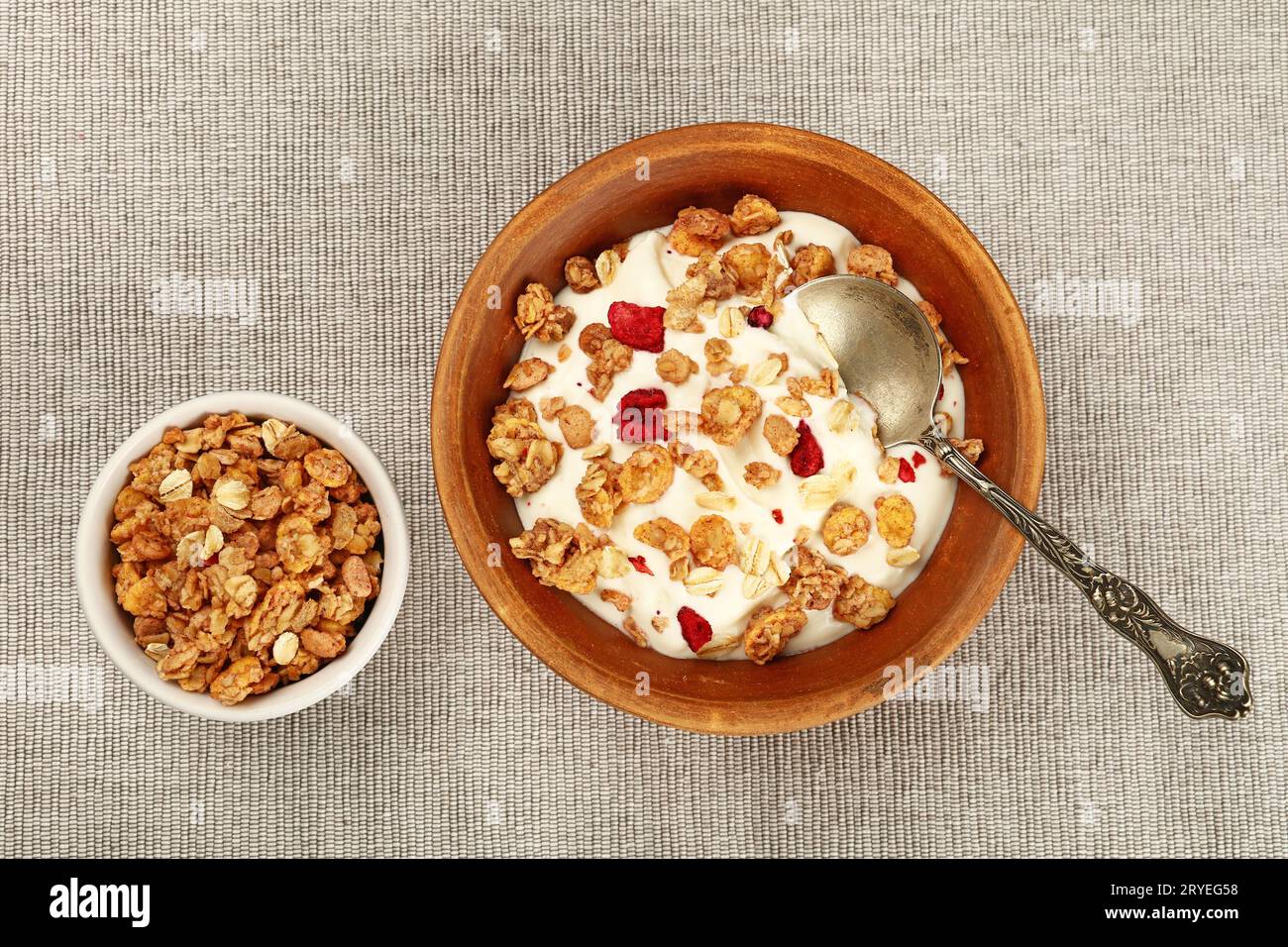 Yogurt muesli hi-res stock photography and images - Alamy