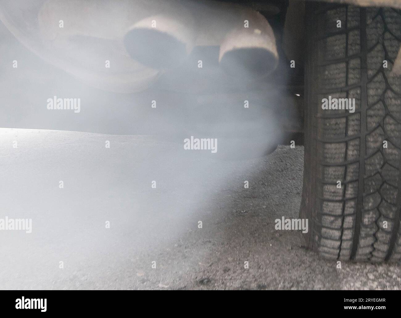 Car exhaust pollution hi-res stock photography and images - Alamy
