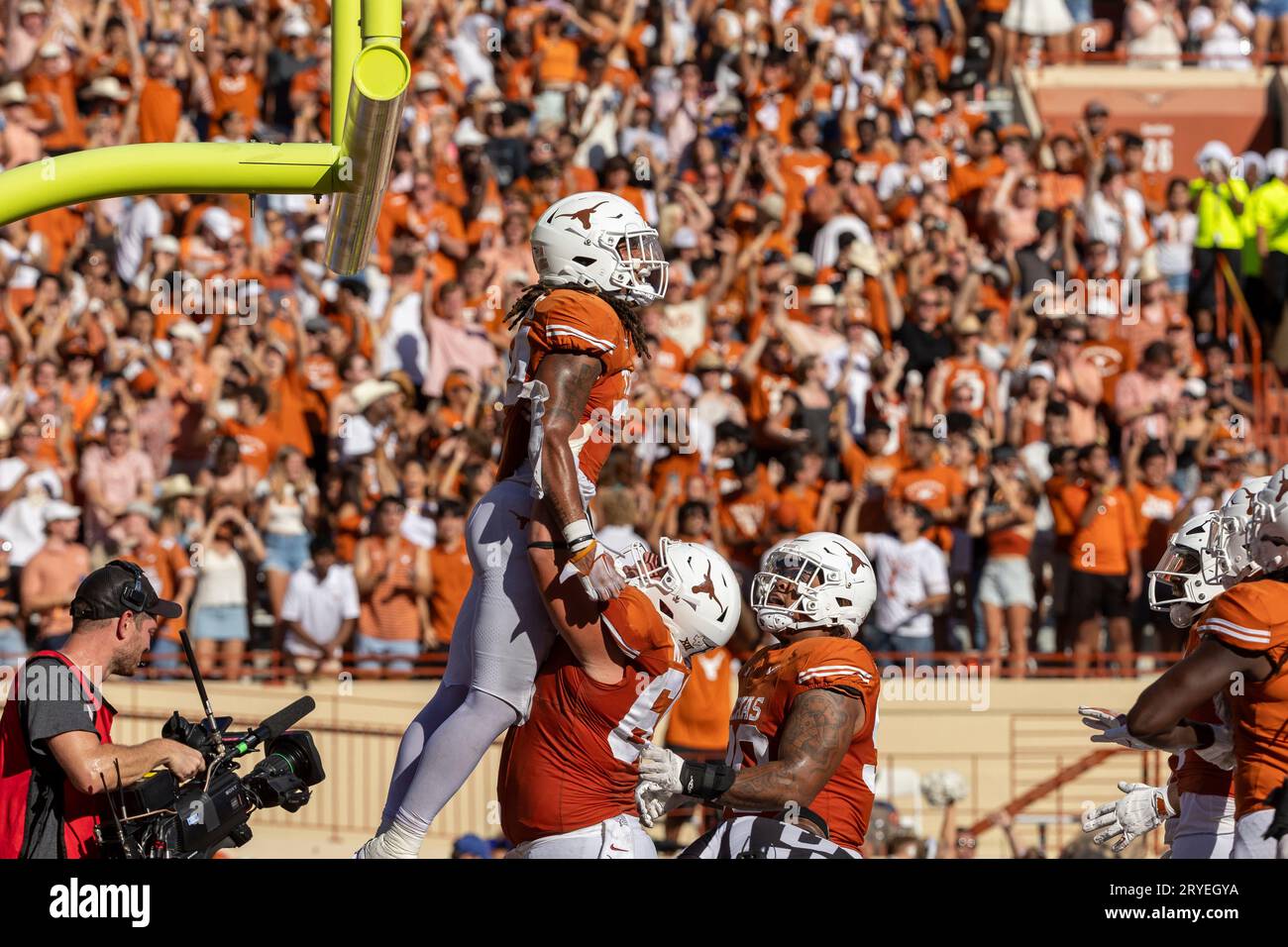 AUSTIN, TX - SEPTEMBER 30: Texas Longhorns running back Jonathon Brooks ...