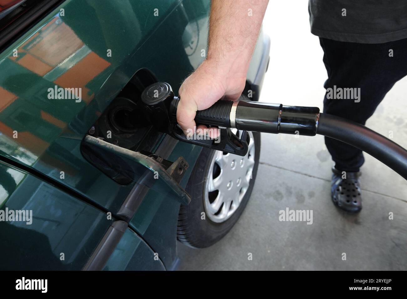 Filling up gas tank hi-res stock photography and images - Alamy