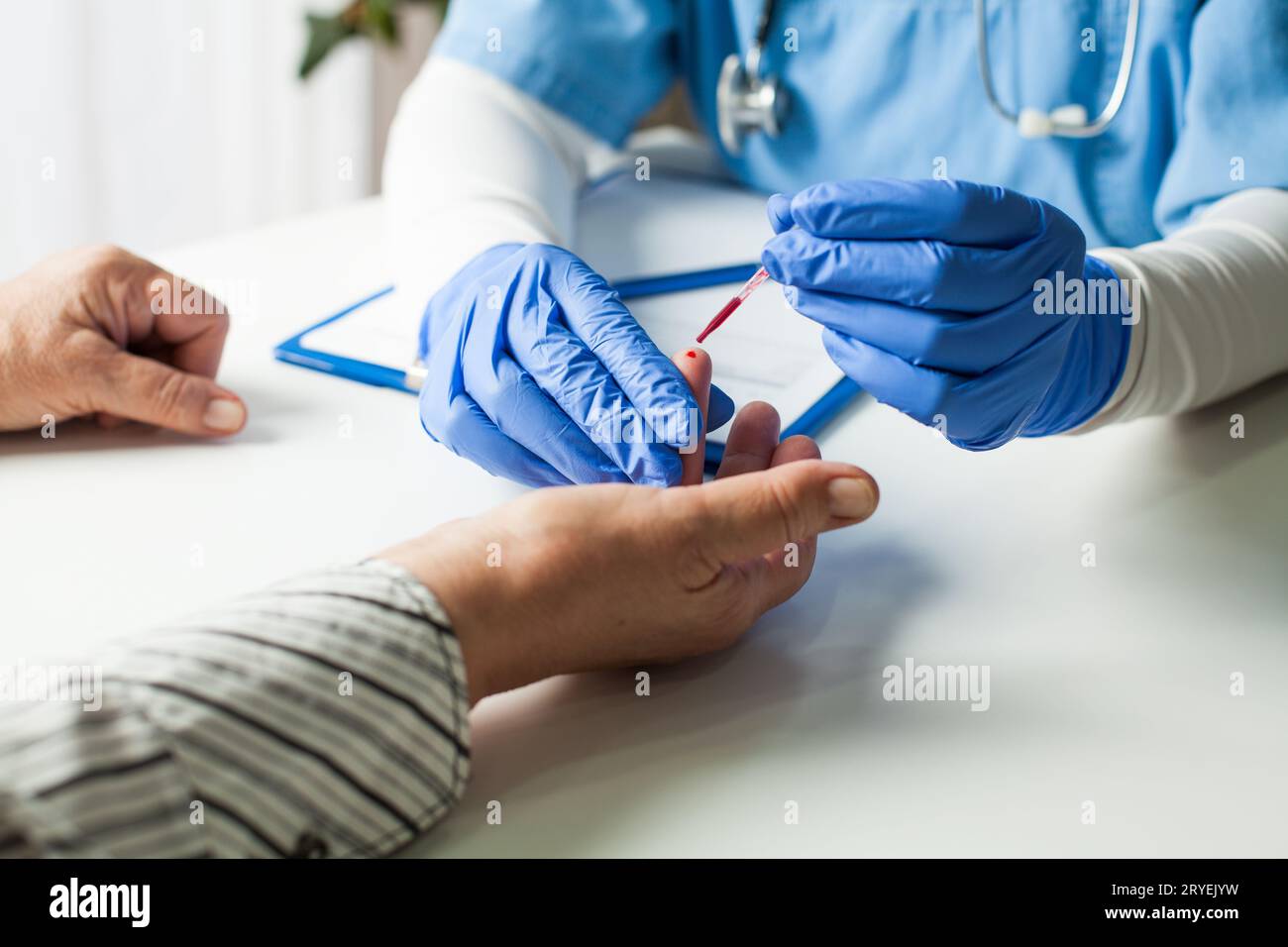 Doctor uk nhs hi-res stock photography and images - Alamy