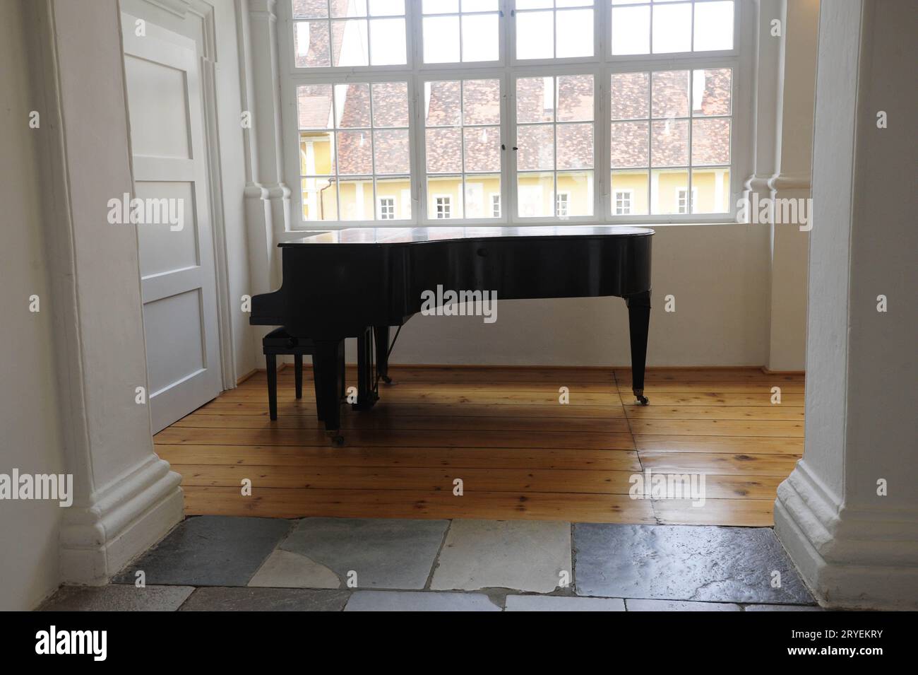 Piano, a stringed musical instrument Stock Photo - Alamy