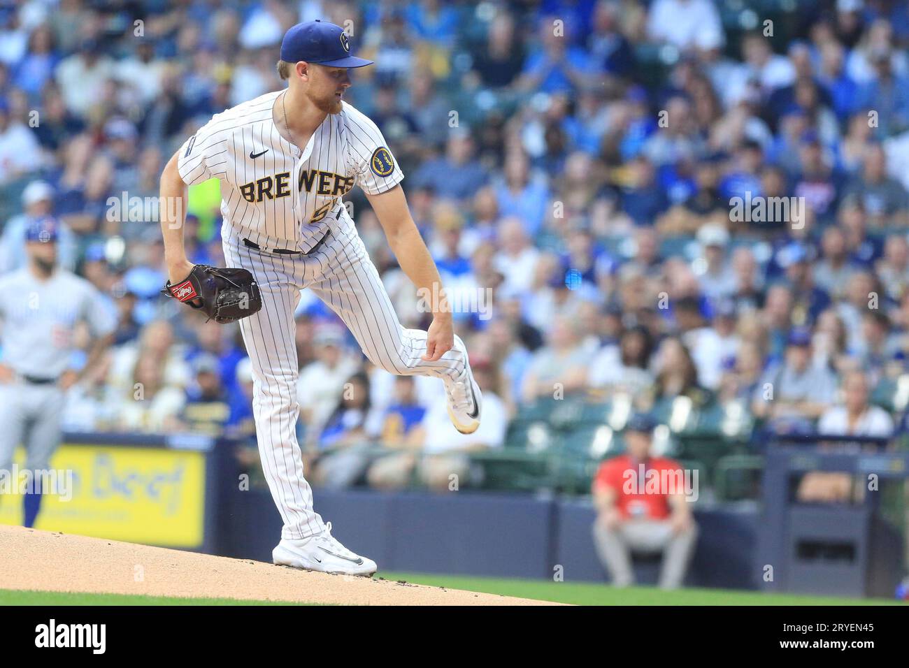 MILWAUKEE, WI - SEPTEMBER 30: Milwaukee Brewers starting pitcher Eric ...