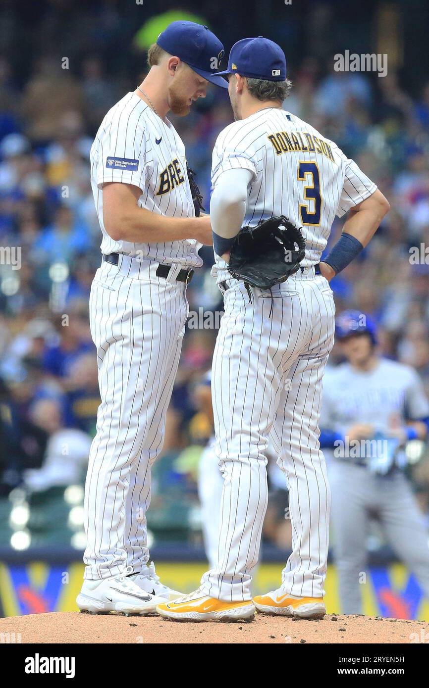 MILWAUKEE, WI - SEPTEMBER 30: Milwaukee Brewers third baseman Josh ...