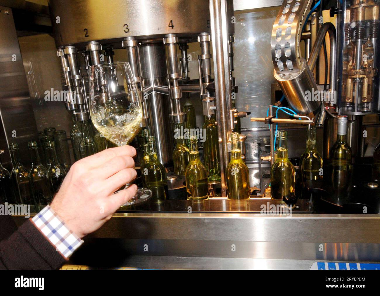 Industrial bottling plant hi-res stock photography and images - Alamy