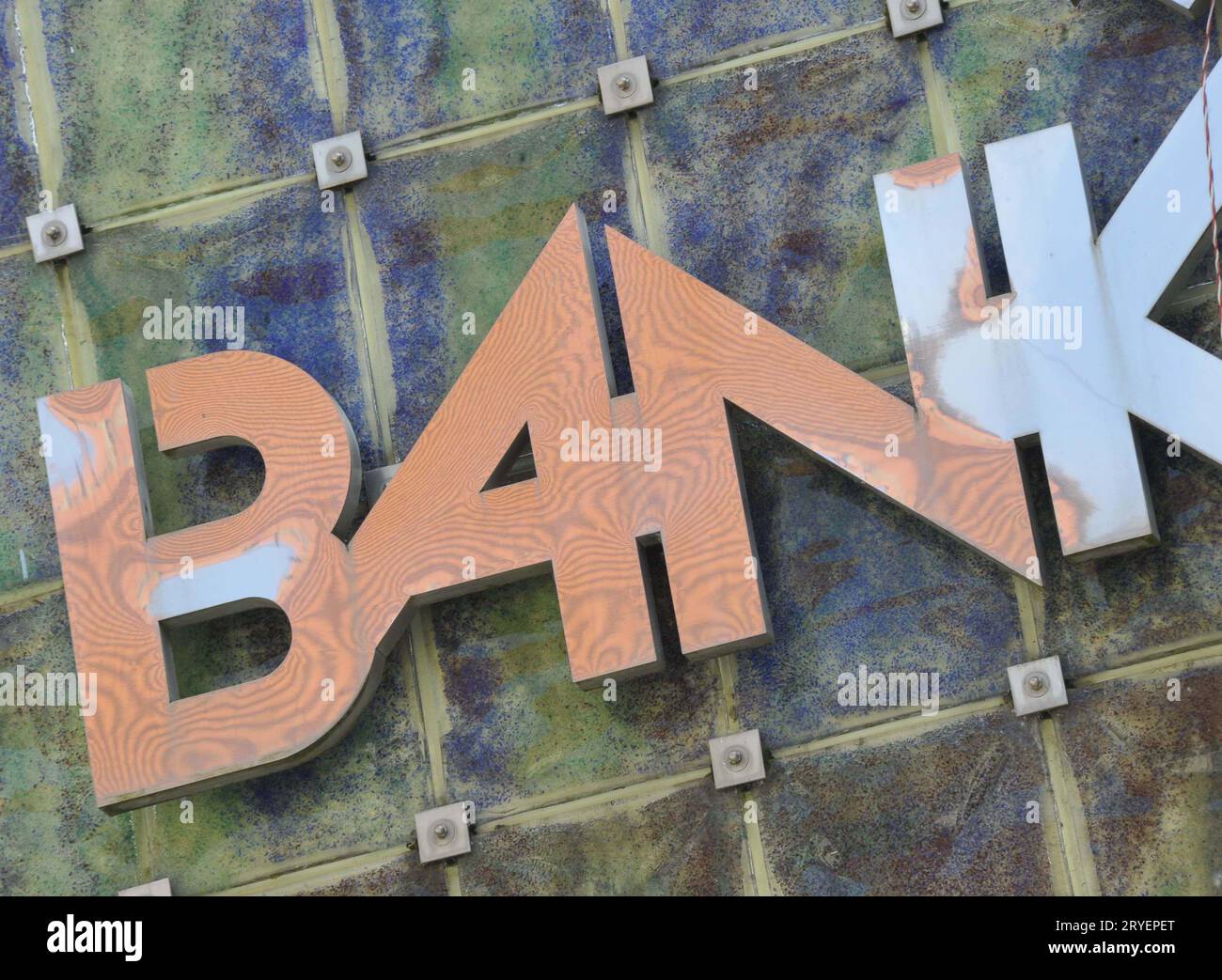 Financial institution hi-res stock photography and images - Alamy