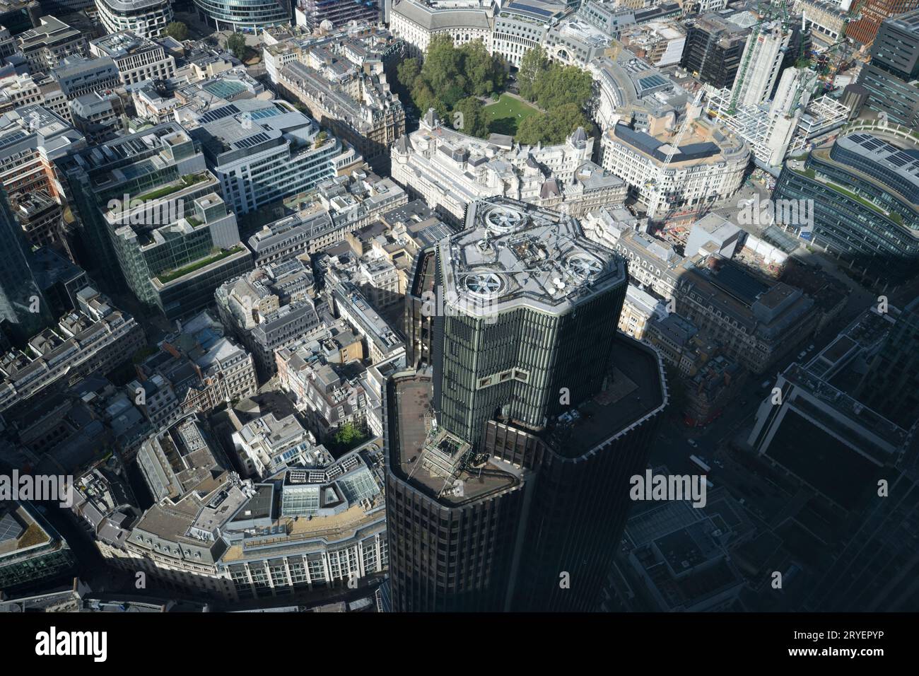 Looking down on Tower 42 from the Horizon 22 viewing platform Stock ...