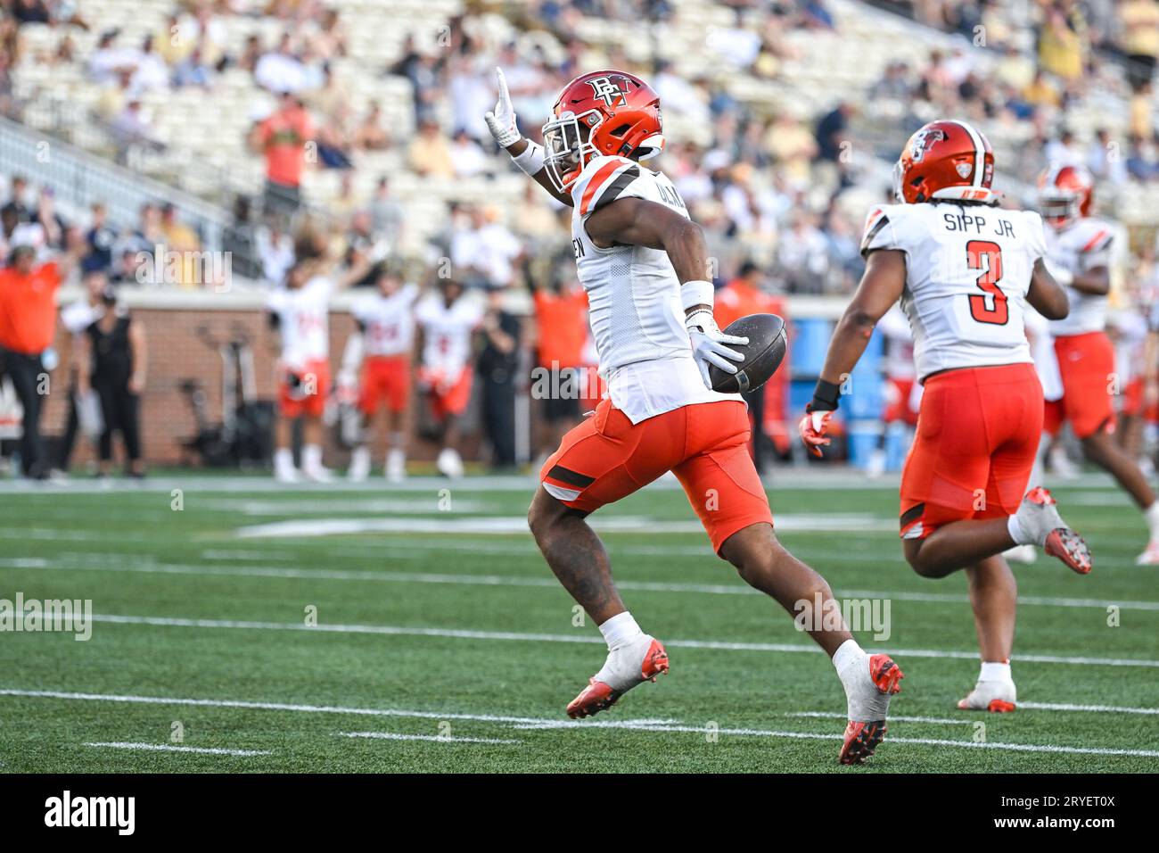 ATLANTA, GA – SEPTEMBER 30: Bowling Green cornerback Jordan Oladokun (1 ...