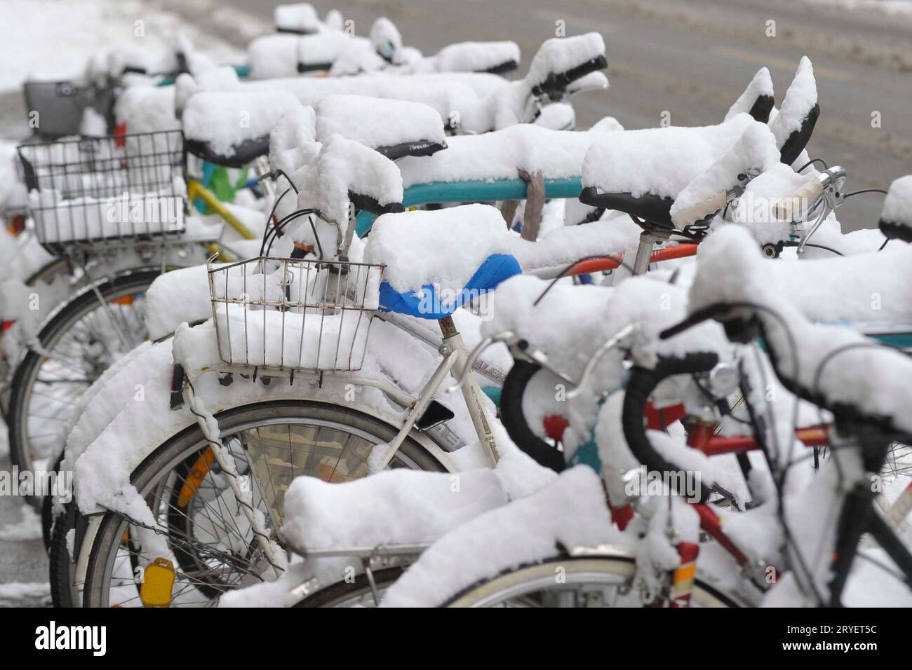 Bicycle and snow in winter Stock Photo - Alamy
