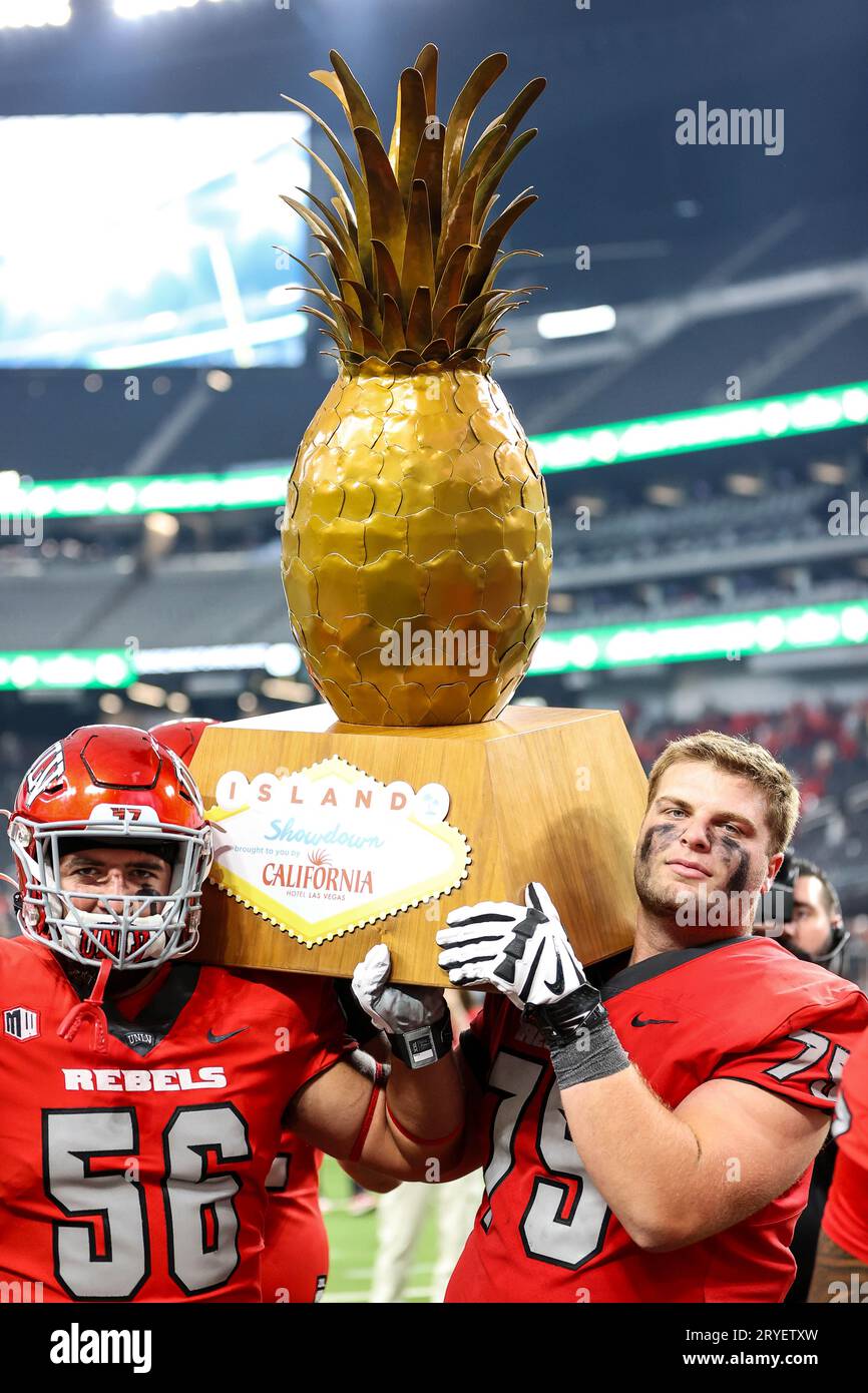 September 30, 2023: UNLV Rebels offensive lineman Levi Currier (56) and ...