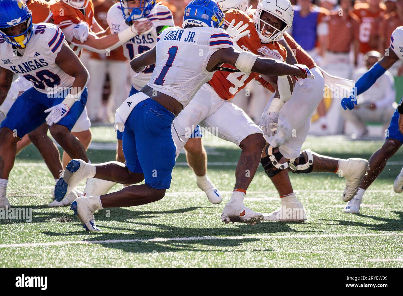 September 30, 2023: Texas Longhorns CJ Baxter (4) in action during the ...