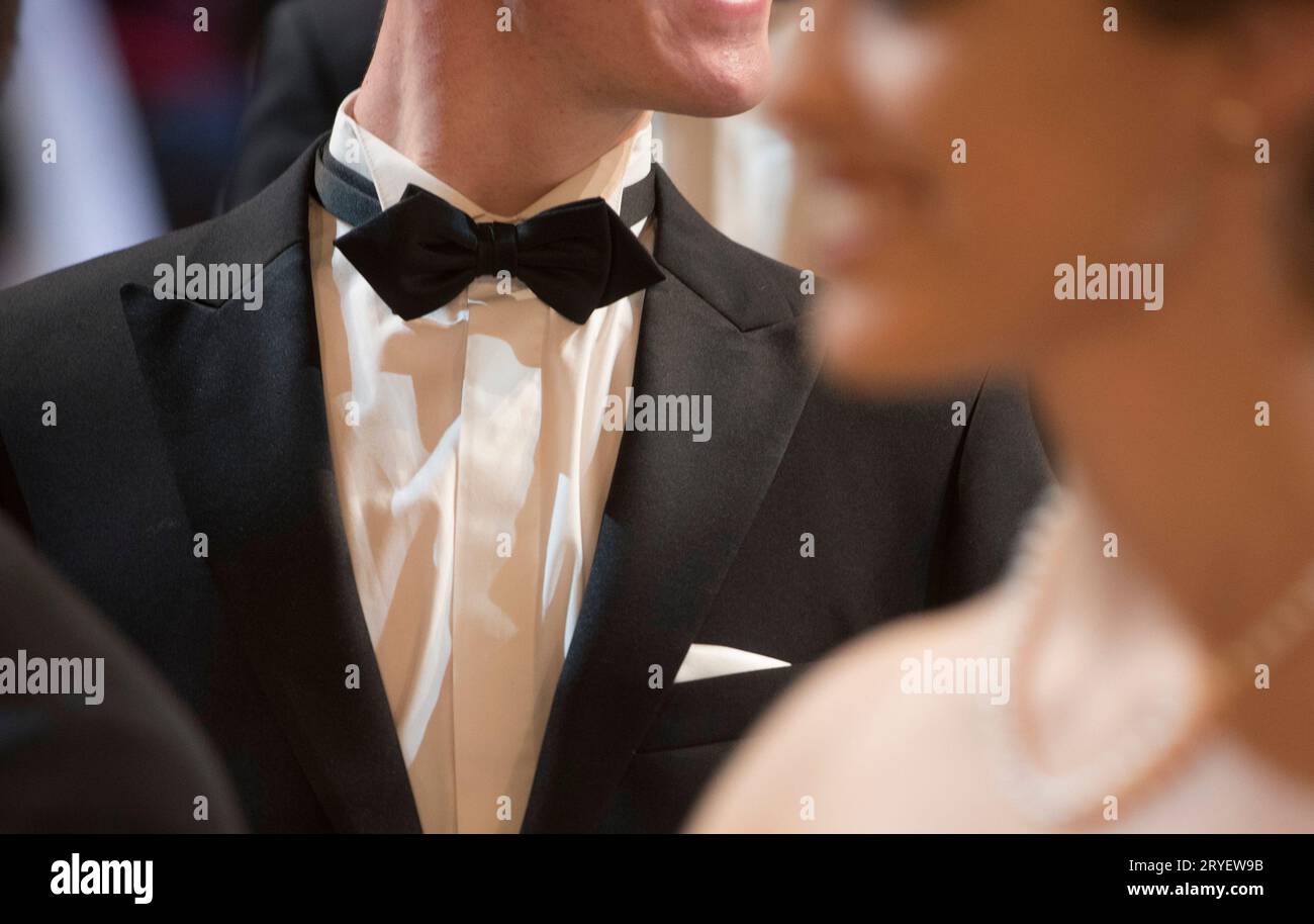 Man wearing tie hi-res stock photography and images - Alamy