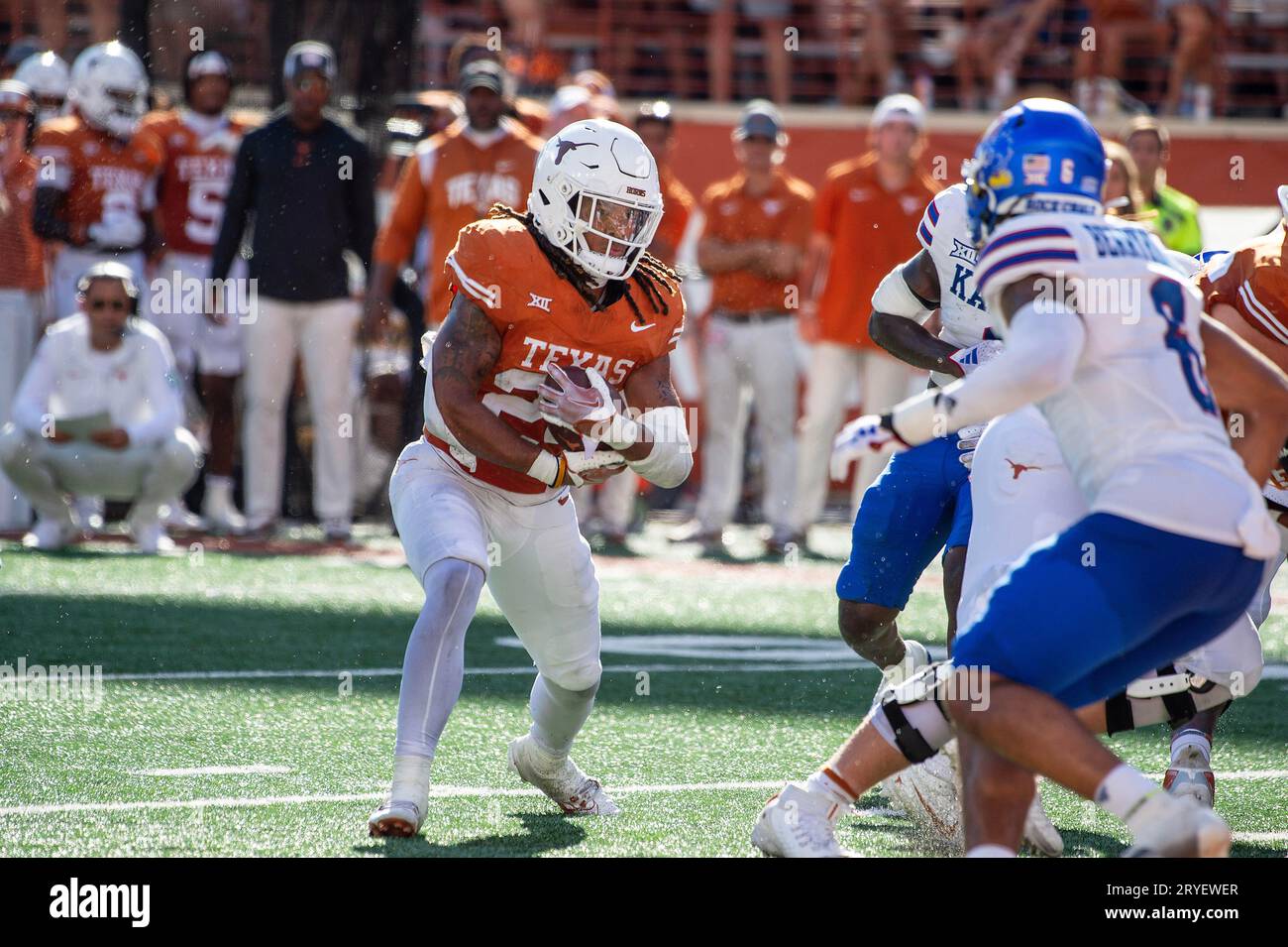 September 30, 2023: Texas Longhorns Jonathon Brooks (24) in action ...