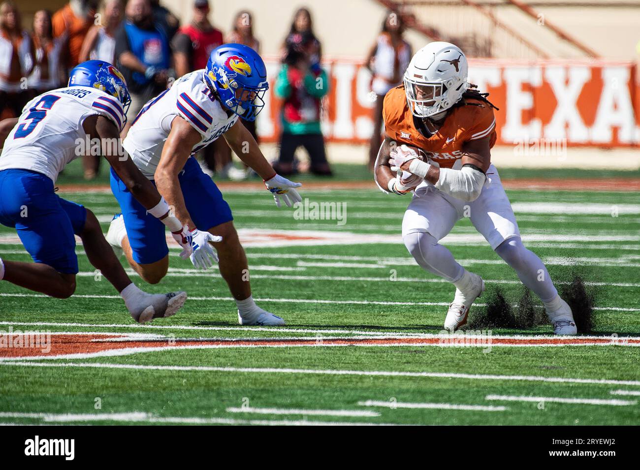 September 30, 2023: Texas Longhorns Jonathon Brooks (24) in action ...