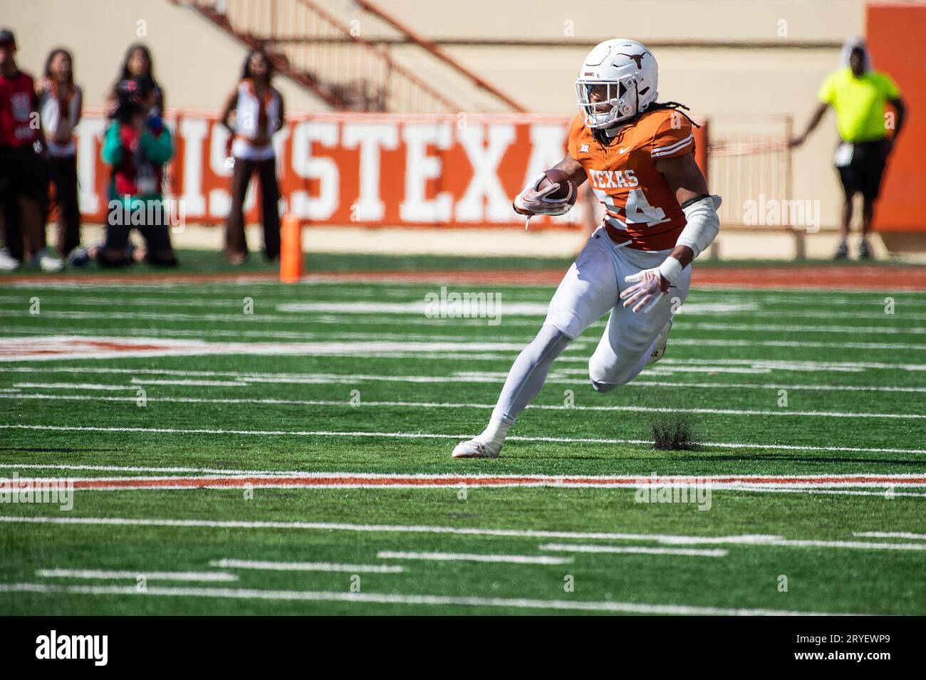 September 30, 2023: Texas Longhorns Jonathon Brooks (24) in action ...