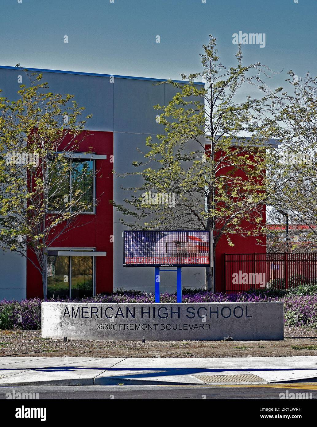 Public school sign hi-res stock photography and images - Alamy