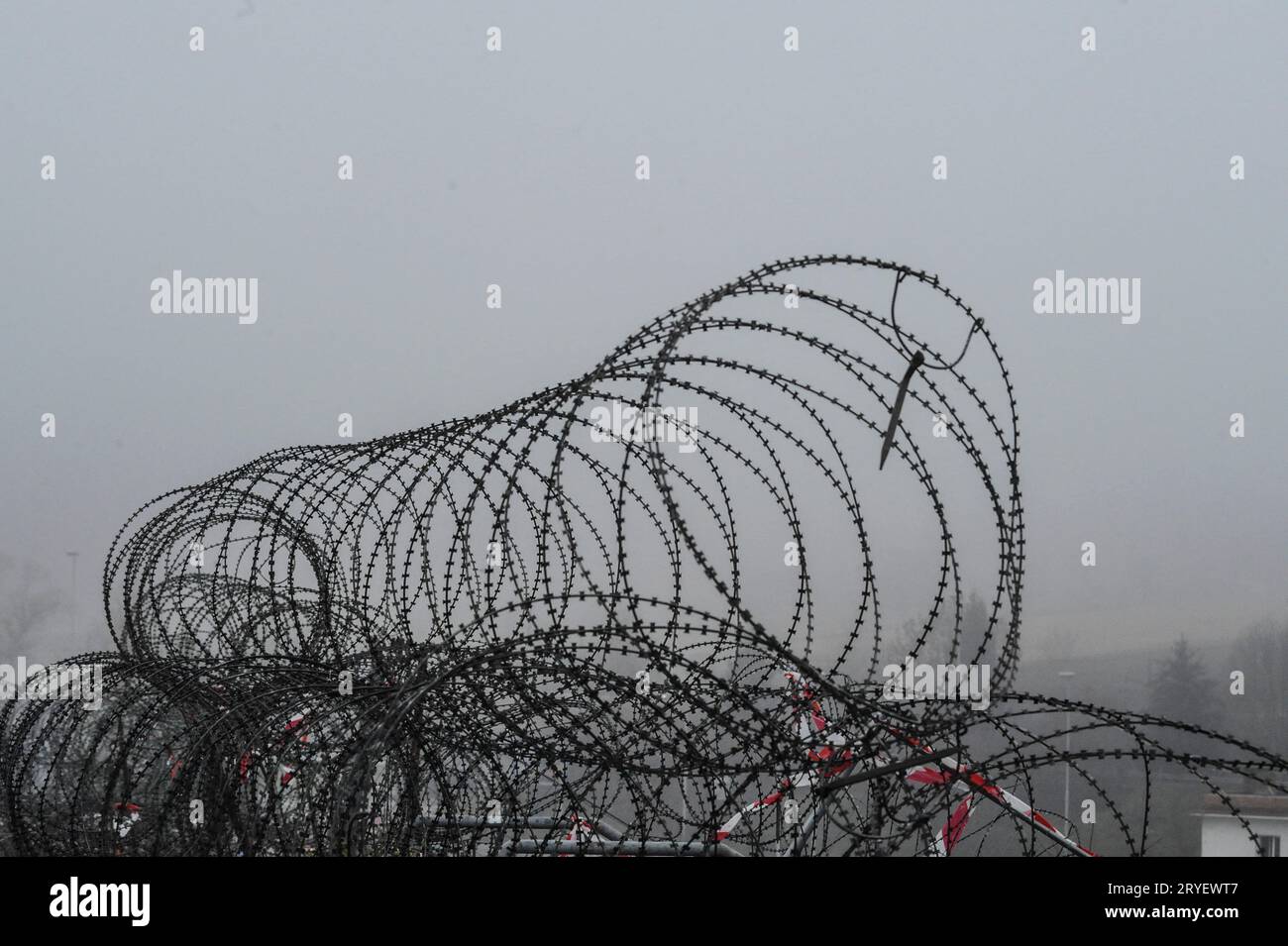Border fence refugee hi-res stock photography and images - Alamy