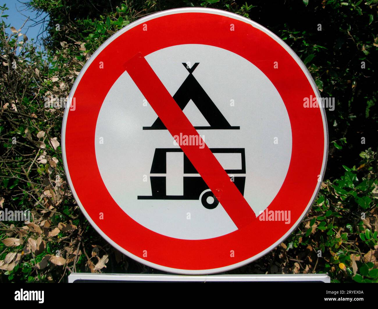 Camping prohibition road sign Stock Photo - Alamy