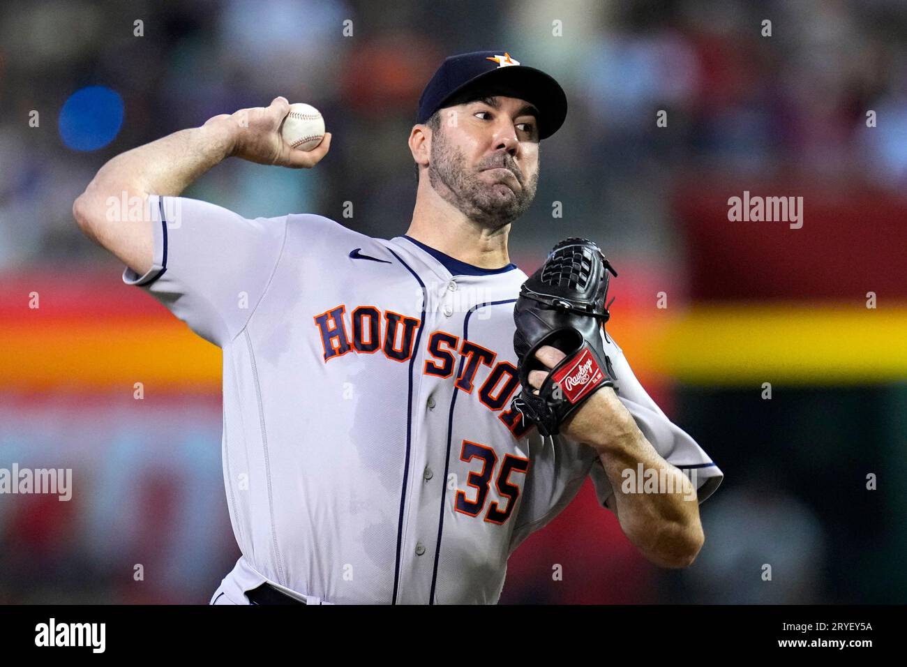 Houston Astros starting pitcher Justin Verlander throws to an Arizona ...
