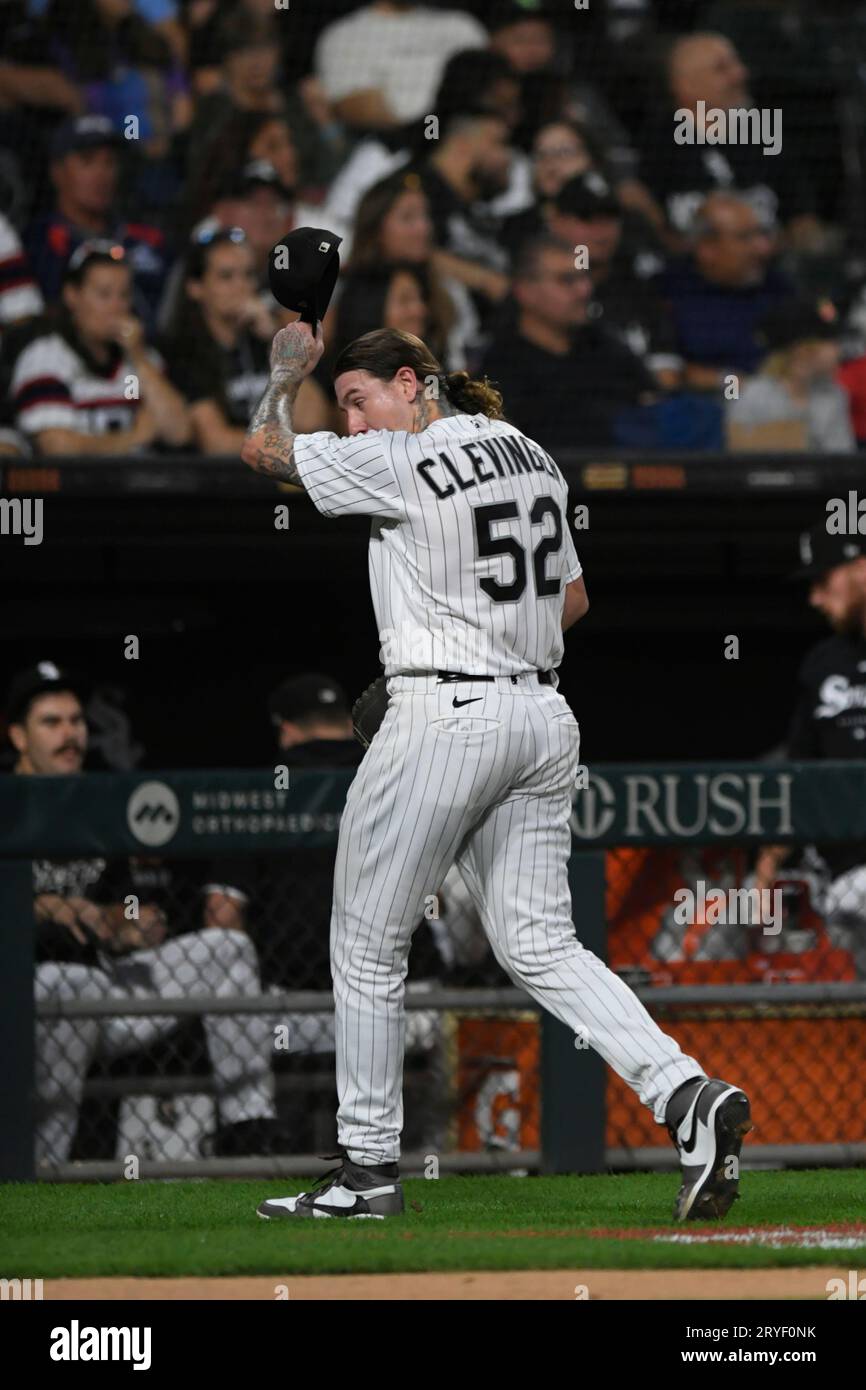 Chicago White Sox starting pitcher Mike Clevinger (52) reacts after being pulled during the ...