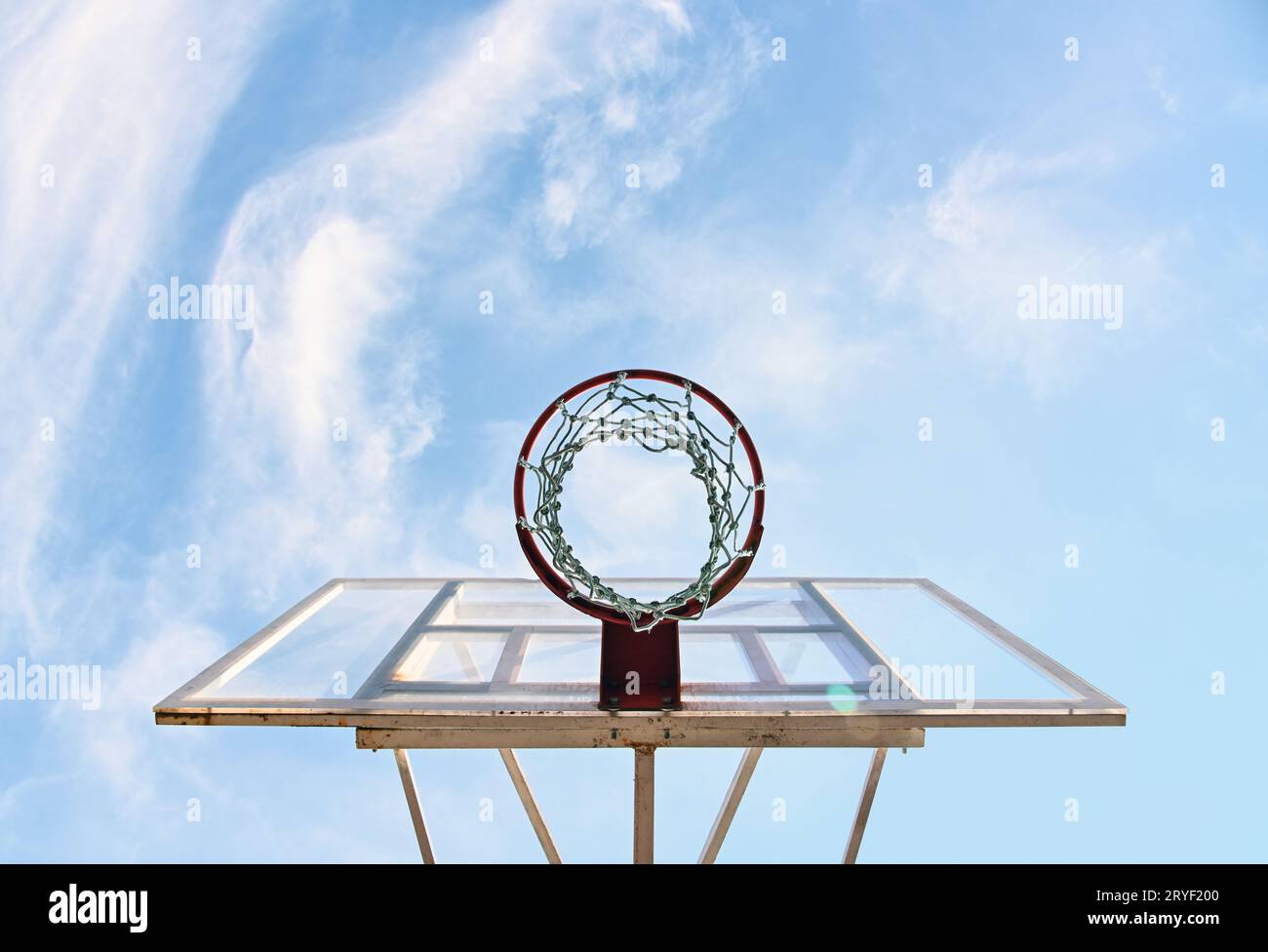 Empty basketball goal hi-res stock photography and images - Alamy