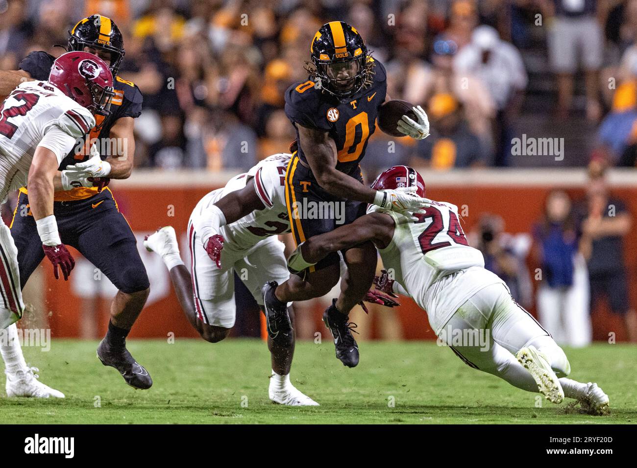 Tennessee running back Jaylen Wright (0) is tackled by South Carolina ...