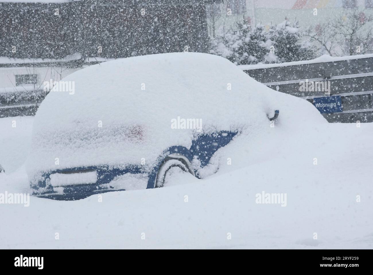 Car snow removal hi-res stock photography and images - Alamy