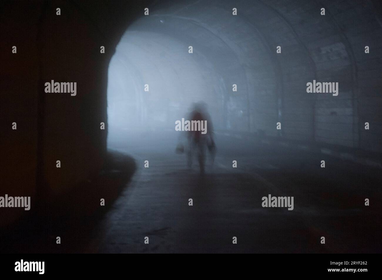 Tunnel vision, symbol fear and anxiety Stock Photo - Alamy