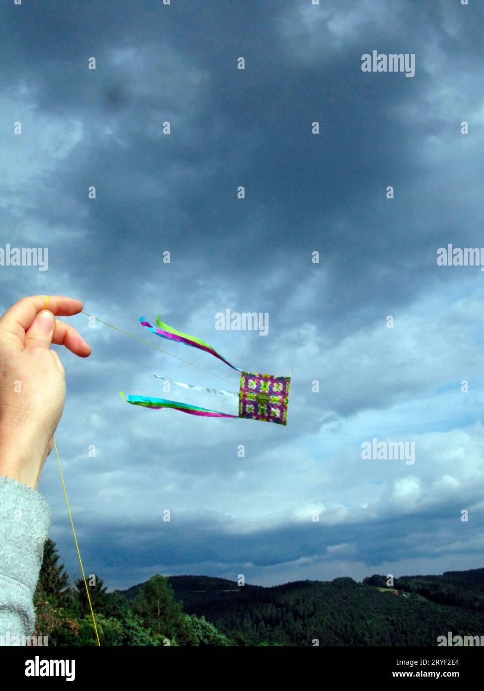 Windy day kites hi-res stock photography and images - Alamy