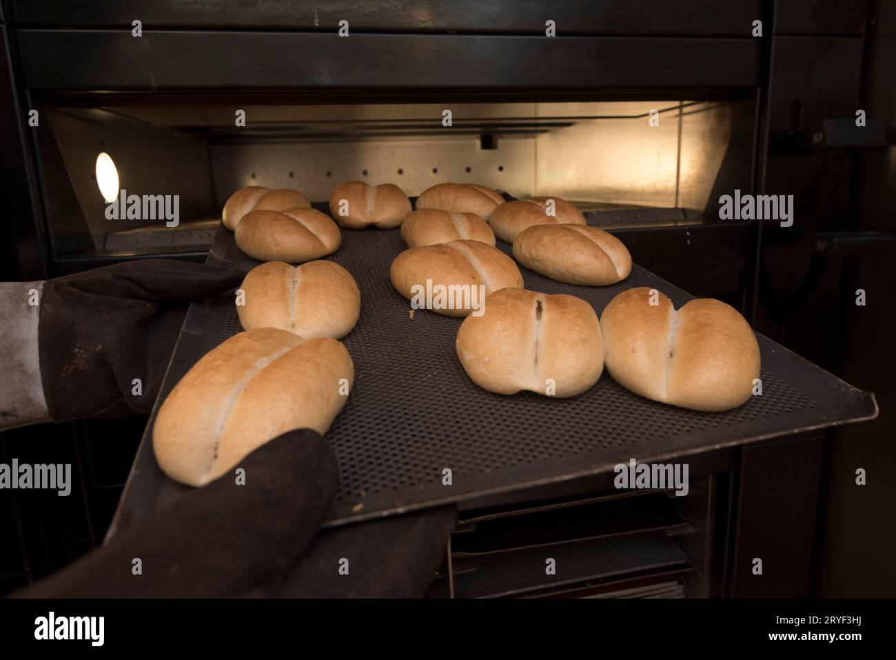 Buns bread rolls hi-res stock photography and images - Alamy