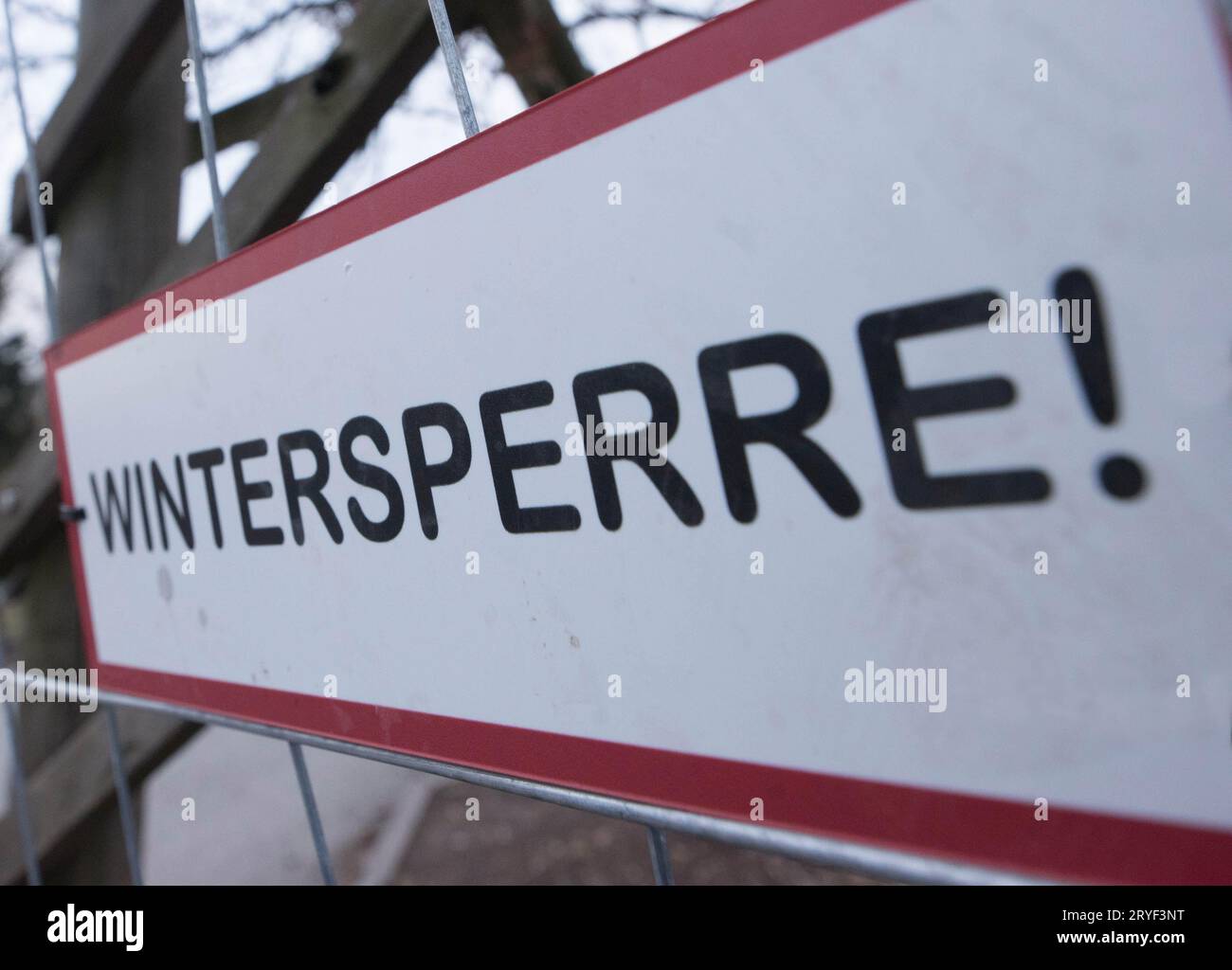 A winter closure road sign Stock Photo - Alamy