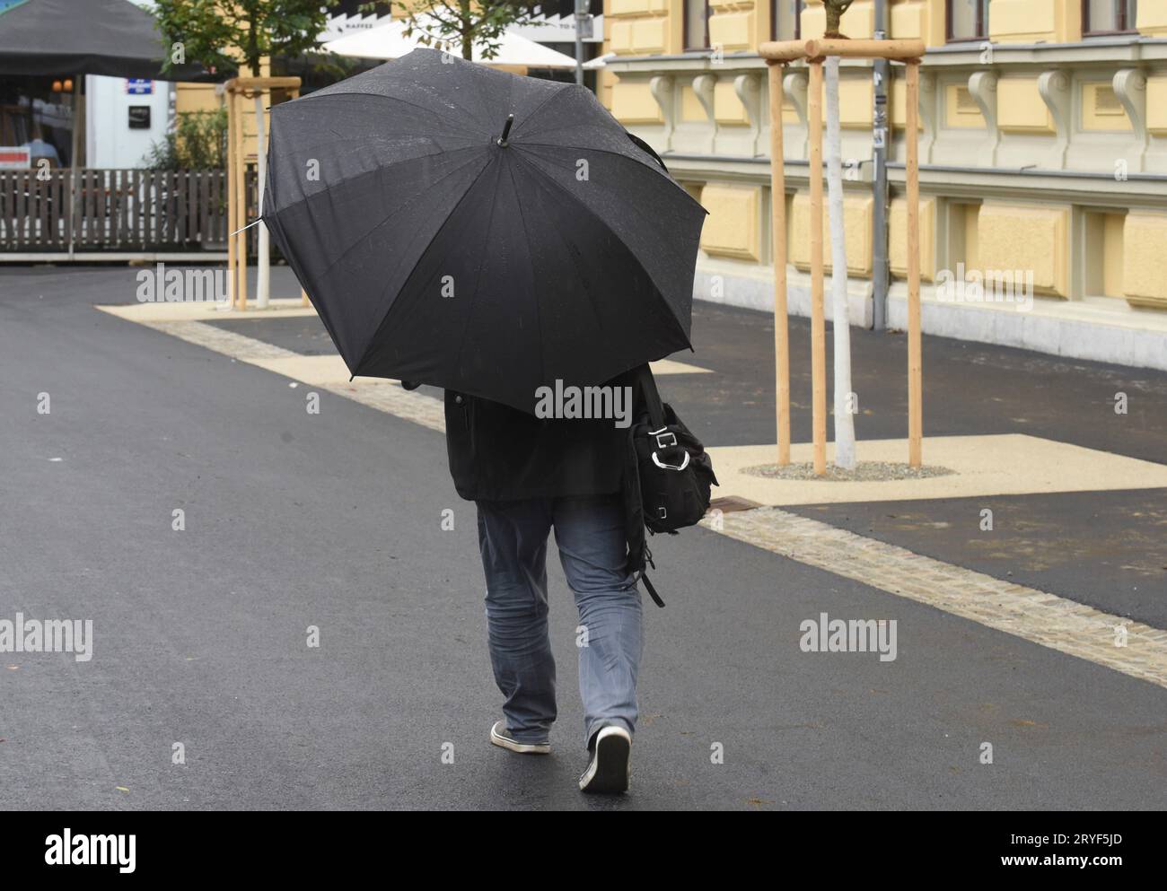 Protection against the rain hi-res stock photography and images - Alamy