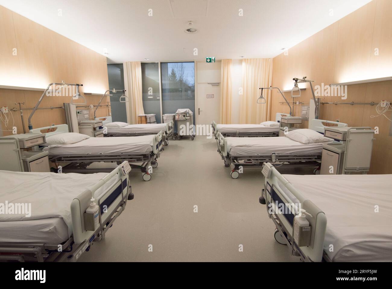 Hospital bed in health care Stock Photo - Alamy