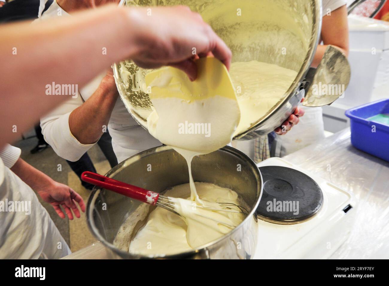 Snacking cake hi-res stock photography and images - Alamy