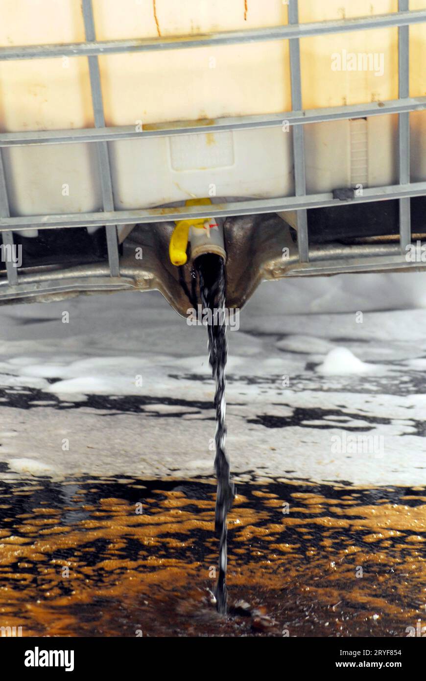 Oil contamination and environmental pollution Stock Photo - Alamy